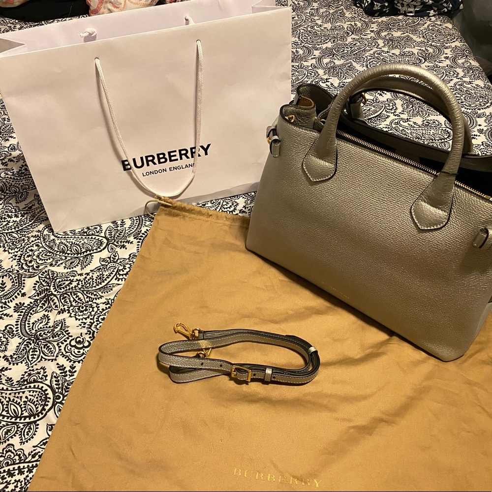 Burberry Leather House Check Banner Derby Medium Tote… - Gem